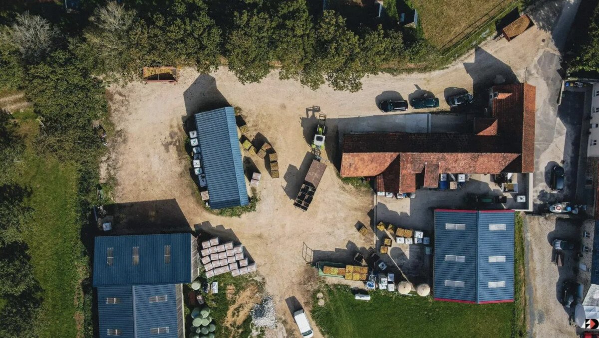 Wohnwagen & Wohnmobilstellplatz in Rauville La Bigot - AlpacaCamping